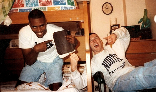 4 Benefits of Rooming with a Stranger in College | StartSchoolNow